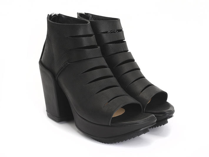 Axe - Black | Slitted Open Toe Platform Sandal | Fluevog Shoes